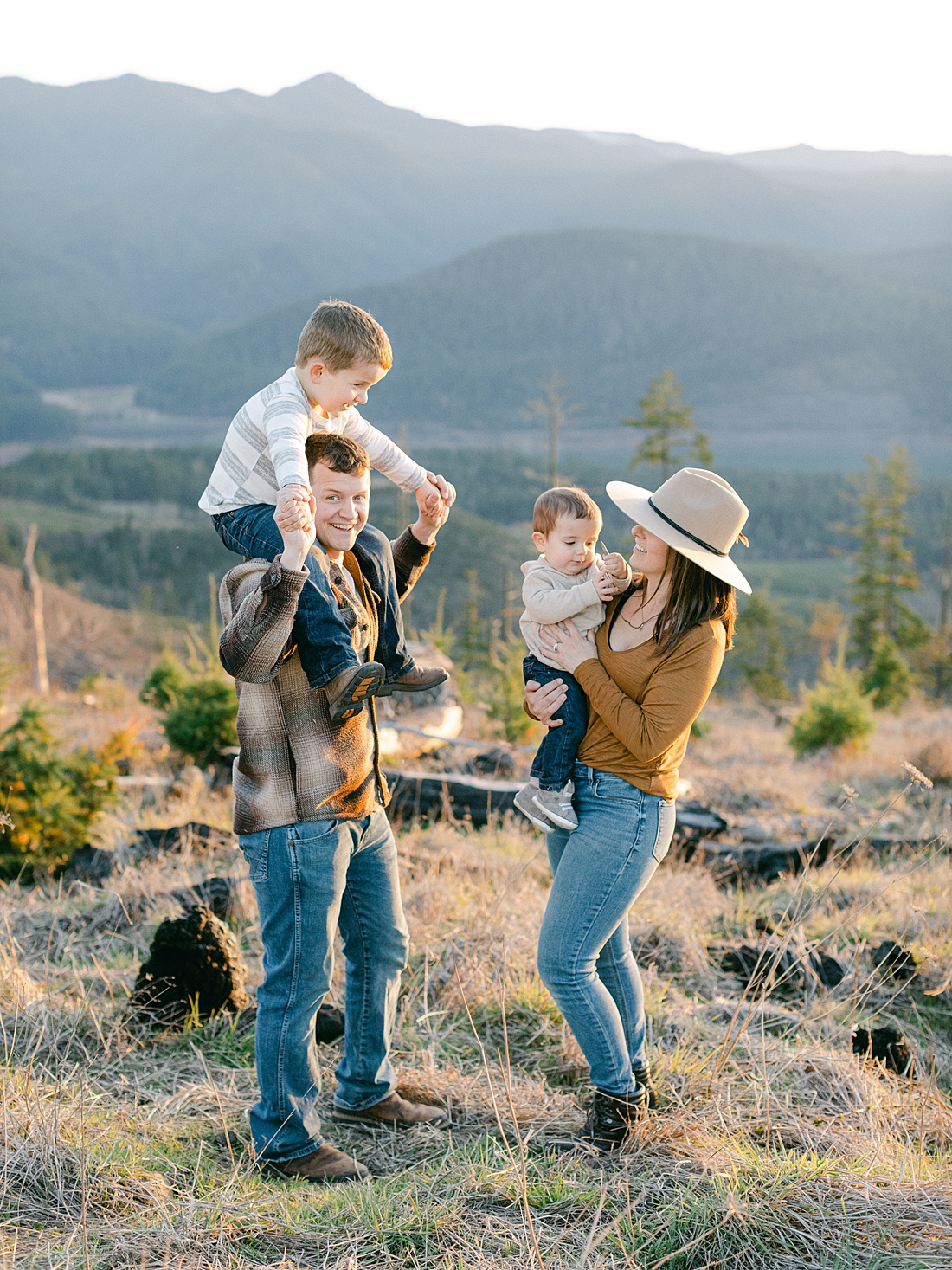 Mountain Top Family Photo Session- Pacific Northwest- Yarbrough Family ...