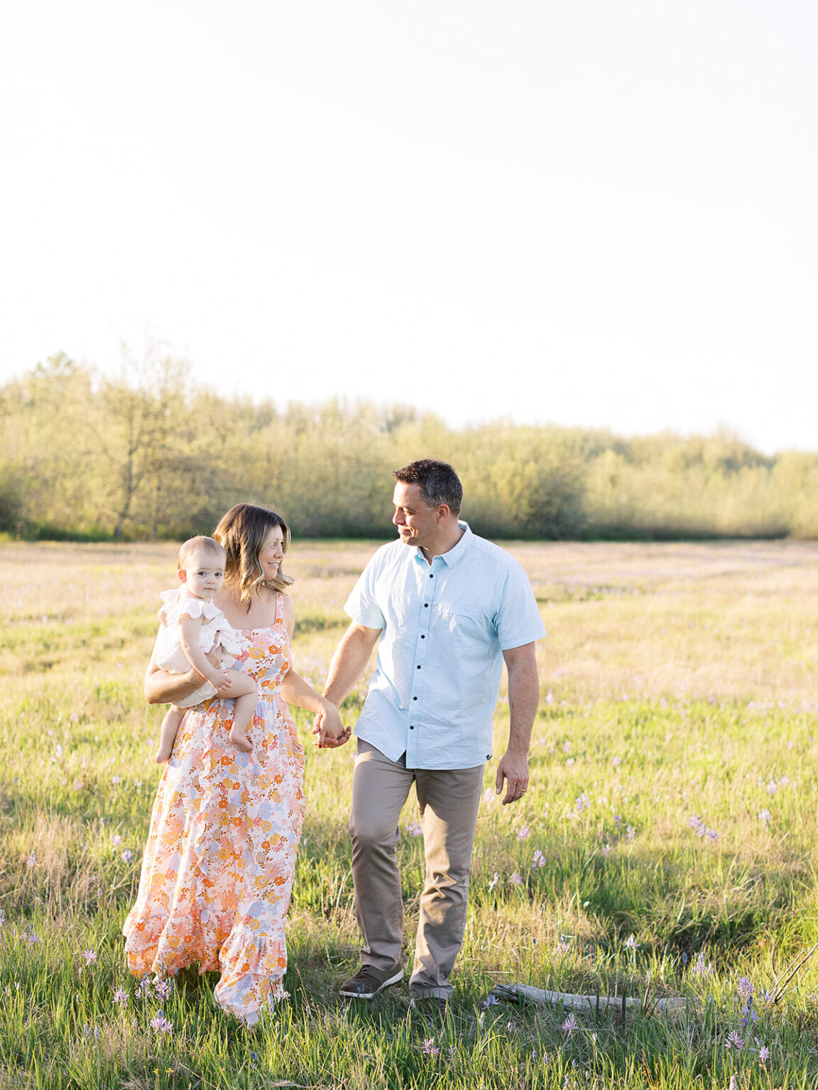 What to Wear for Spring Family Photos: A Complete Style Guide - Ashley ...