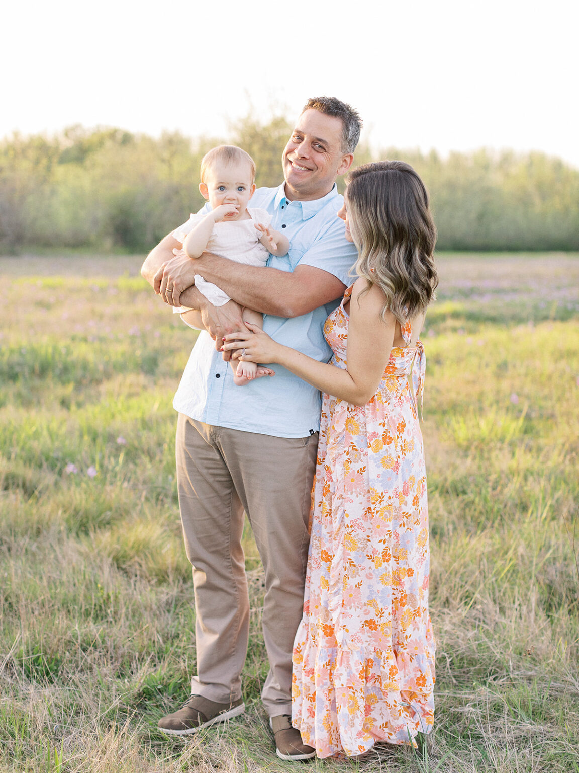 What to Wear for Spring Family Photos: A Complete Style Guide - Ashley ...